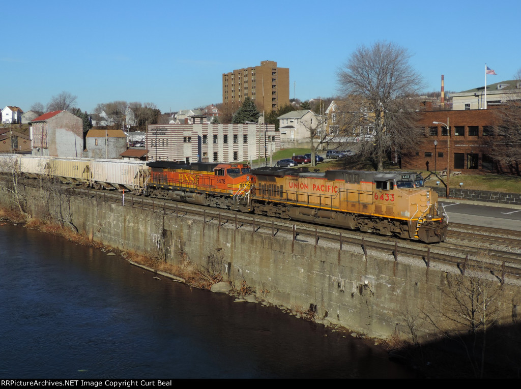 UP 6433 and BNSF 5478